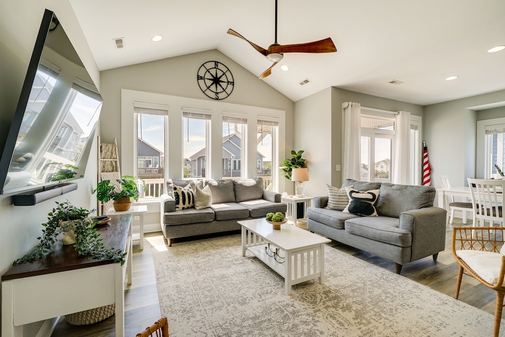 Modern Surf City Beach House W/ Hot Tub! - Surf City, NC