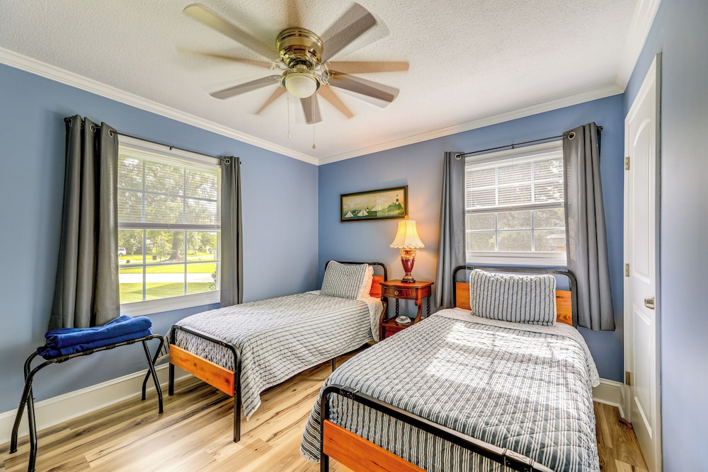 Family-friendly New Bern Home W/ Backyard! - New Bern, NC