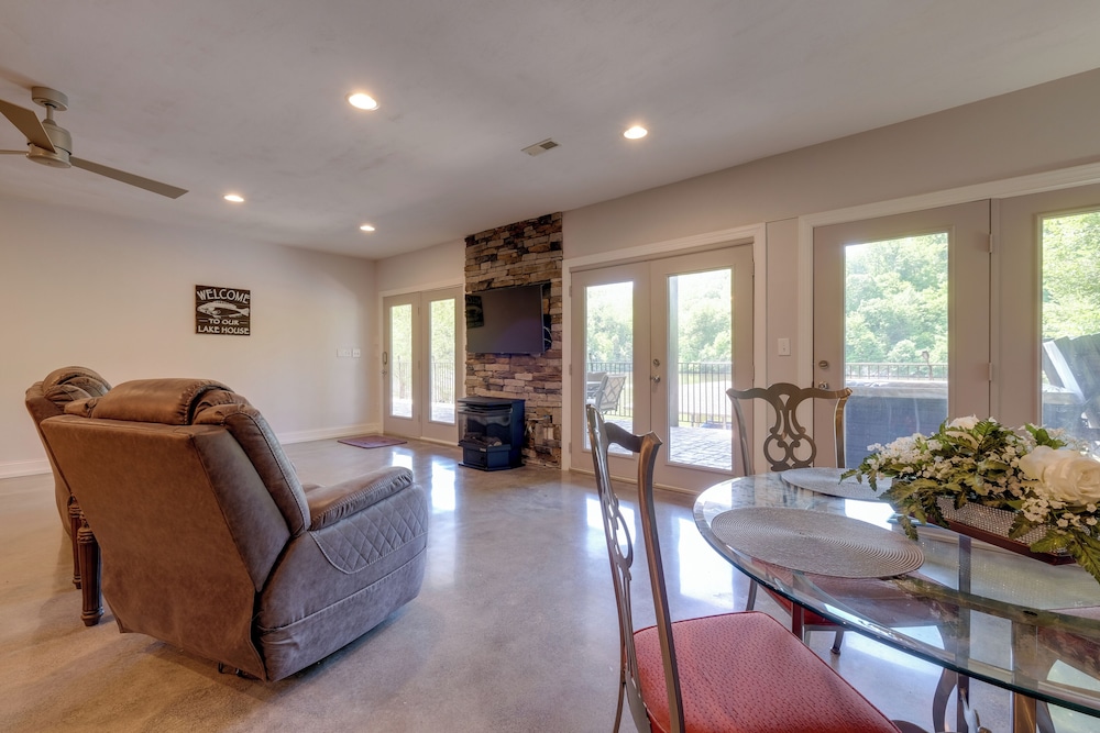 Waterfront Smith Mountain Lake Home W/ Boat Dock! - Smith Mountain Lake, VA