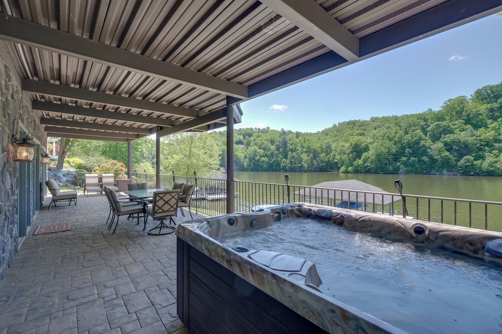 Waterfront Smith Mountain Lake Home W/ Boat Dock! - Bedford, VA