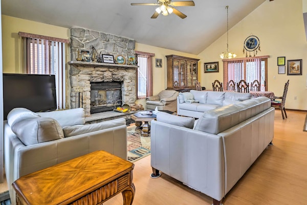 Hot Tub + Deck: Pet-friendly Poconos Getaway! - Stokes State Forest, Branchville