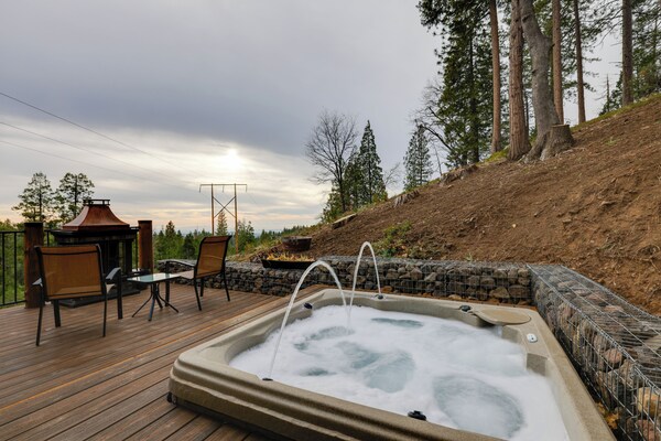 Hot Tub + Scenic Views: Luxury Twain Harte Cabin! - Twain Harte, CA