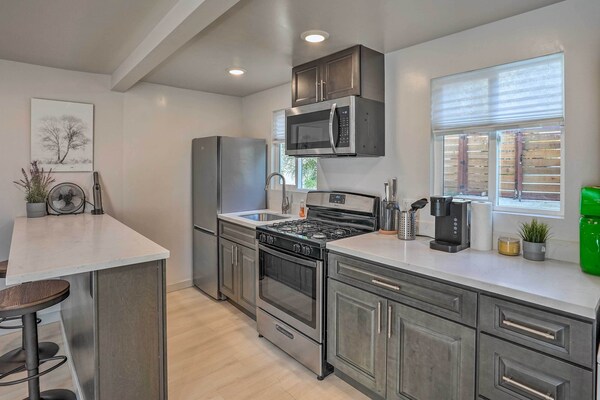 Ideally Located Oakland Home W/ Private Yard! - Oakland, CA