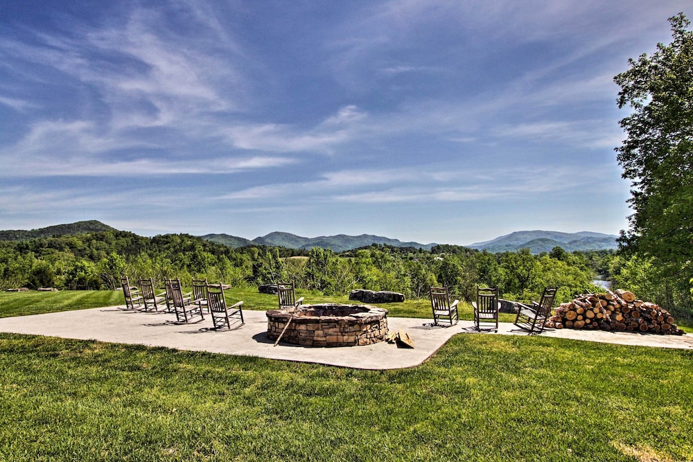 Chic Townsend Condo W/ Saltwater Pool! - Townsend, TN