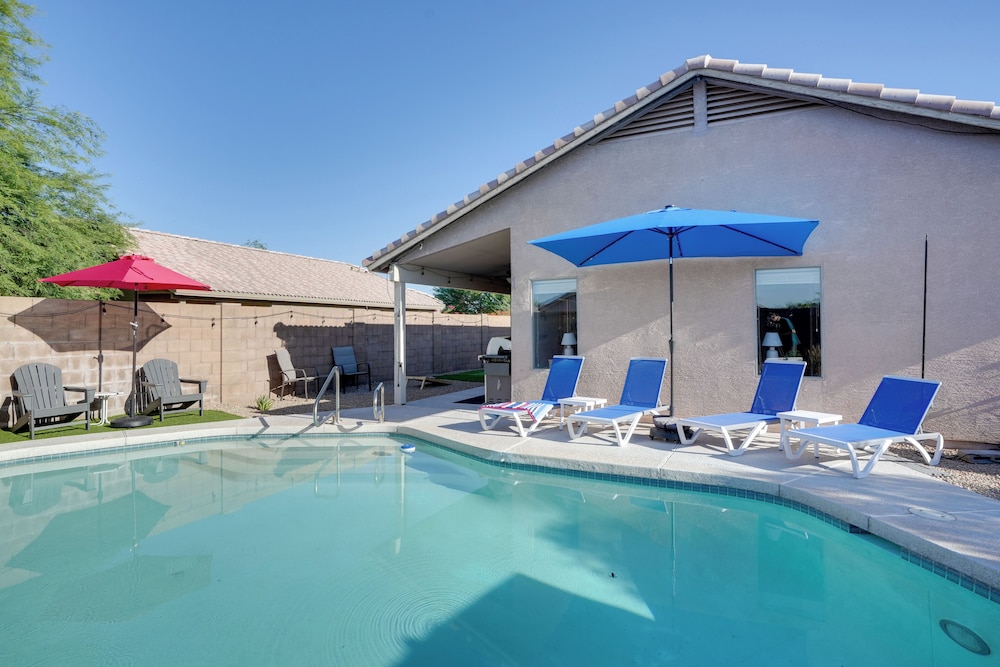Sunny Surprise Getaway W/ Private Yard & Pool - Glendale, AZ