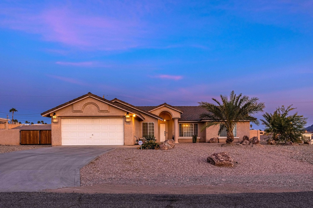 Centrally Located Lake Havasu Home W/ Huge Patio! - Arizona