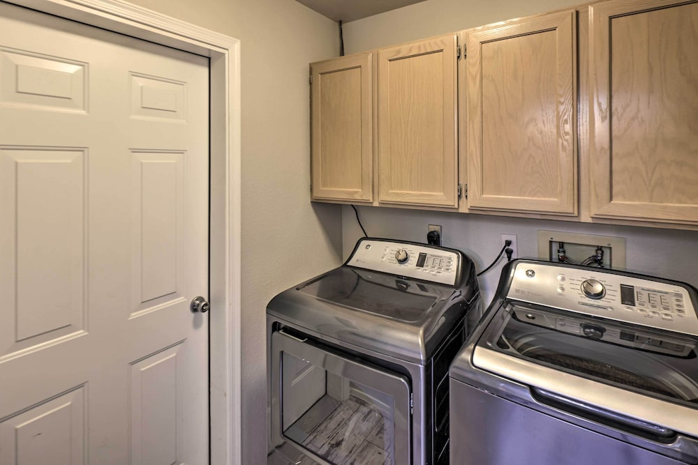 Fort Mohave Home W/ Hot Tub: 4 Mi To Co River! - Laughlin, NV