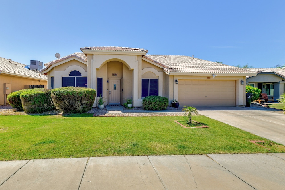 Bright North Phoenix Home W/ Private Yard + Pool! - Phoenix, AZ