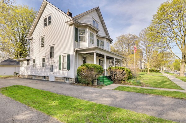 Charming Pet-friendly Vacation Rental W/ Backyard! - Bergen, NY