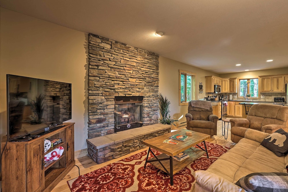 2 Mi To Beech Mtn Resort: Cabin W/ Deck & Grill! - Beech Mountain, NC