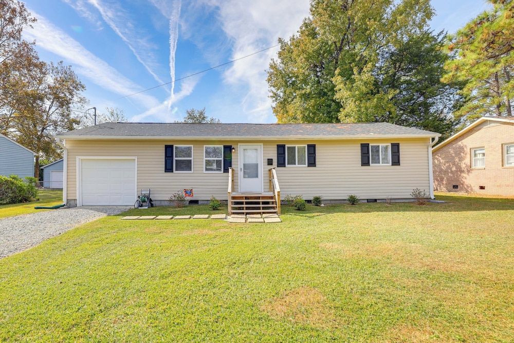 New Bern Abode W/ Yard ~ 2 Mi To Neuse River - New Bern, NC