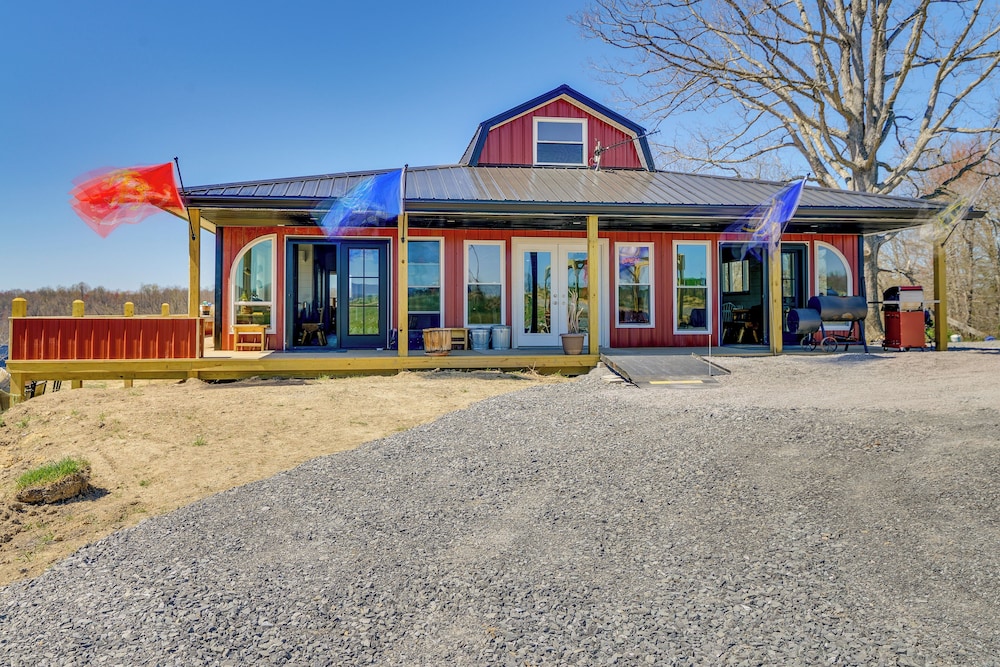 Scenic Ranch House W/ Fishing Pond! - Galloway, WV