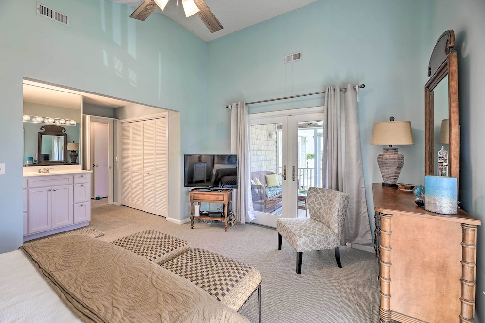 1 Block To Beach: Emerald Isle Gem W/ Ocean View - Emerald Isle, NC