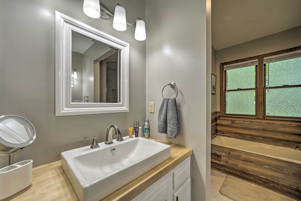 < 4 Mi To Sapphire Resort: Quiet Blue Ridge Haven - Cashiers, NC