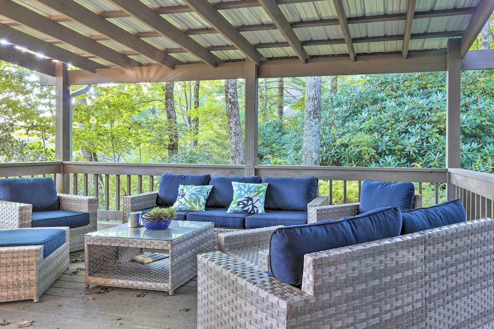 Highlands Home W/ Fireplace, Views, & Trails! - Highlands, NC