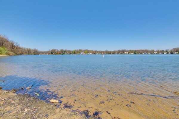 Walk To Lake: Nautical Akron Cottage W/ Deck! - Akron, OH