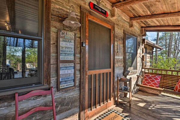 Cabin Near Boone W/ Hot Tub & Mountain Views - Fleetwood