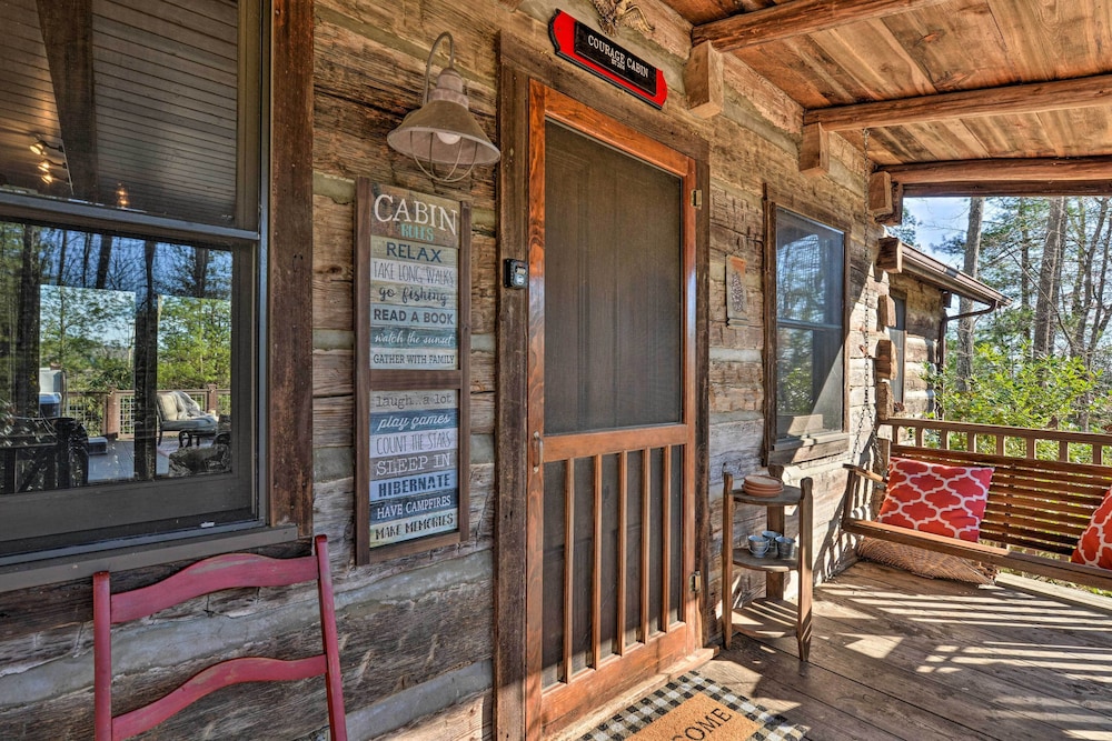 Cabin Near Boone W/ Hot Tub & Mountain Views - Fleetwood