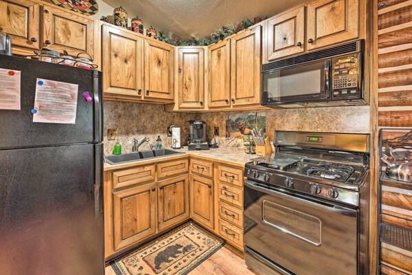 Family & Dog Friendly: Rustic Lakeside Cabin - Pinetop-Lakeside, AZ