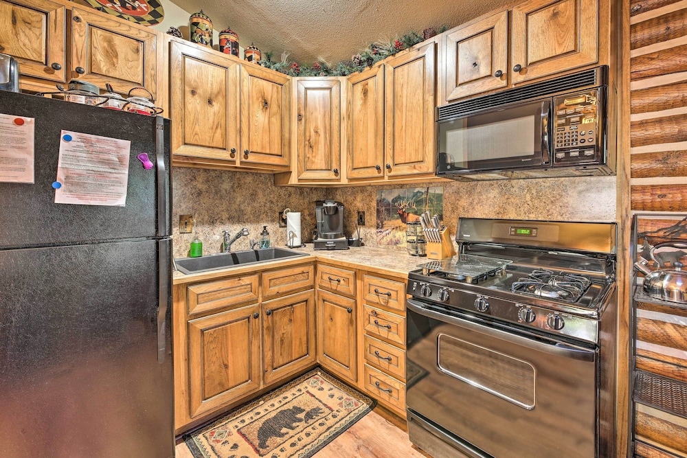 Family & Dog Friendly: Rustic Lakeside Cabin - Pinetop-Lakeside, AZ