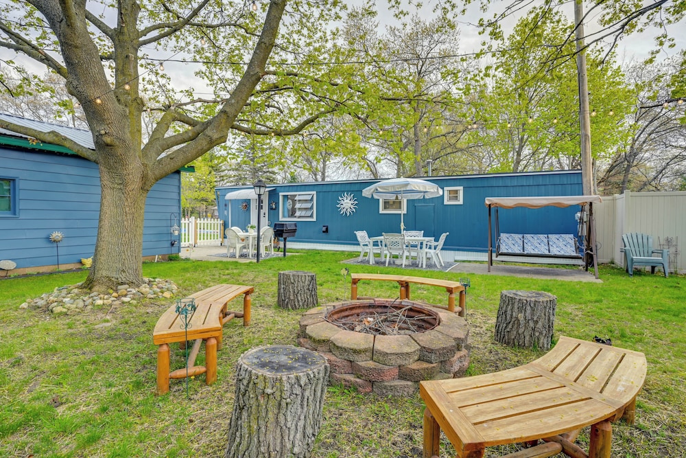 Walk To Lake Huron: Pet-friendly Caseville Cottage - Caseville, MI