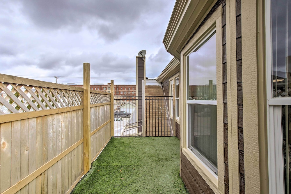 Downtown Sheboygan Apartment W/ Private Deck! - Sheboygan, WI