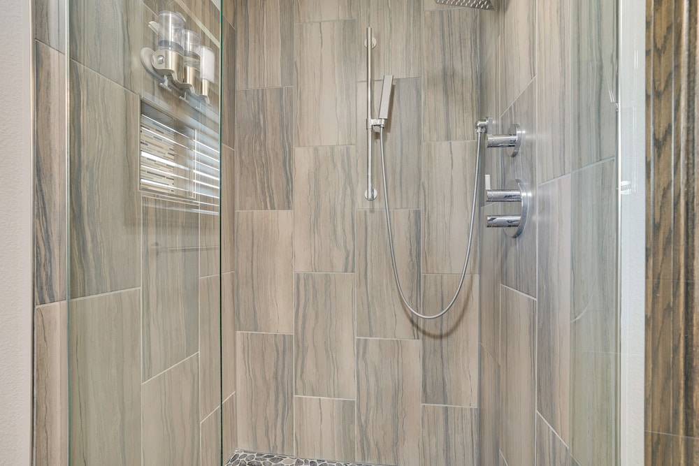 Moses Lake Vacation Rental W/ Hot Tub & Game Room - Moses Lake, WA