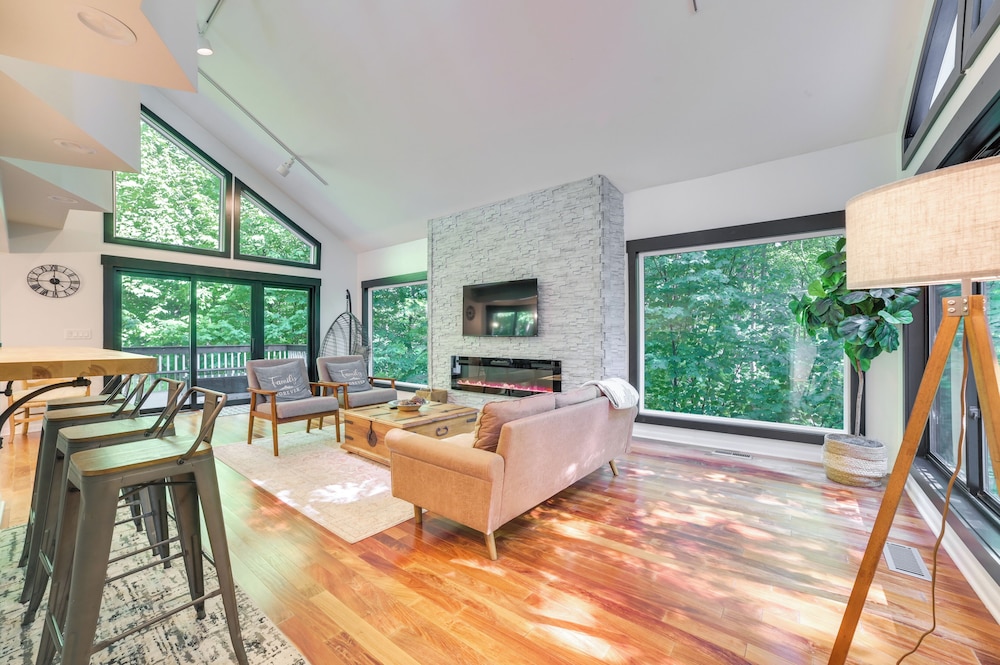 Near Ski Resorts: Harbor Springs Home W/ Fire Pit! - Petoskey, MI