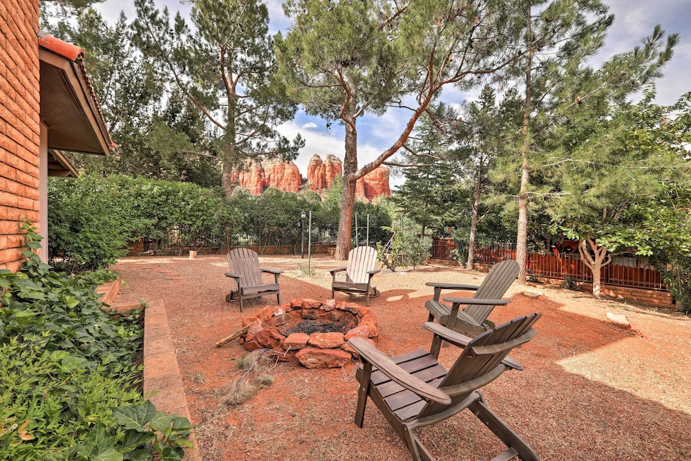 Red Rock Views: Modern Sedona Home - Sedona, AZ