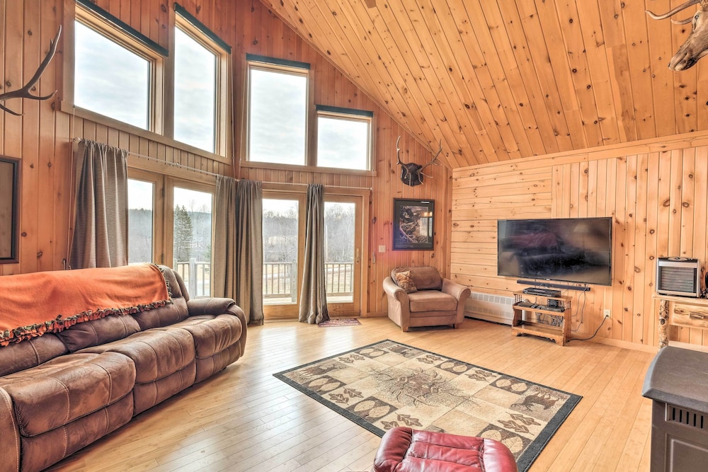 Family-friendly Troy Getaway With Furnished Deck! - Maine
