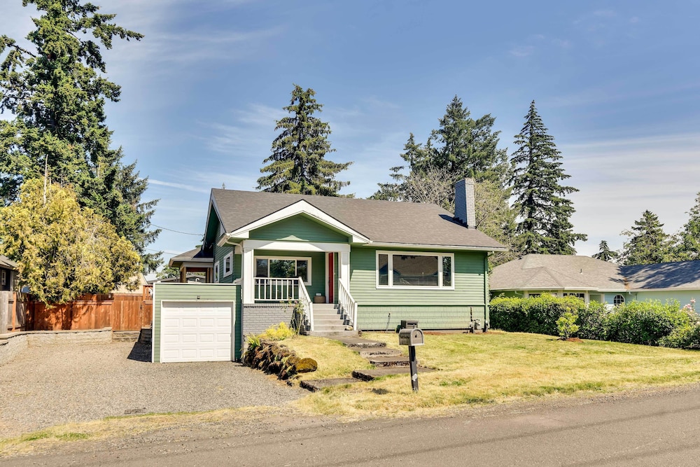Charming Portland Home, Walk To Light Rail! - Happy Valley, OR