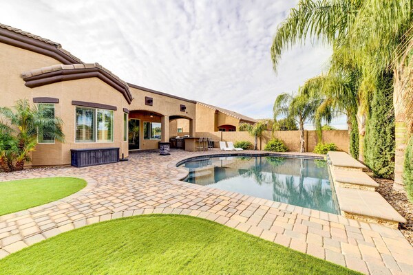 Pool, Bbq & Bar: Family Home In Queen Creek - Arizona