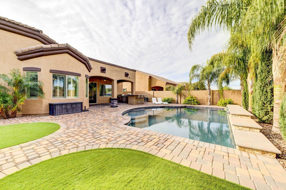Pool, Bbq & Bar: Family Home In Queen Creek - Gilbert, AZ