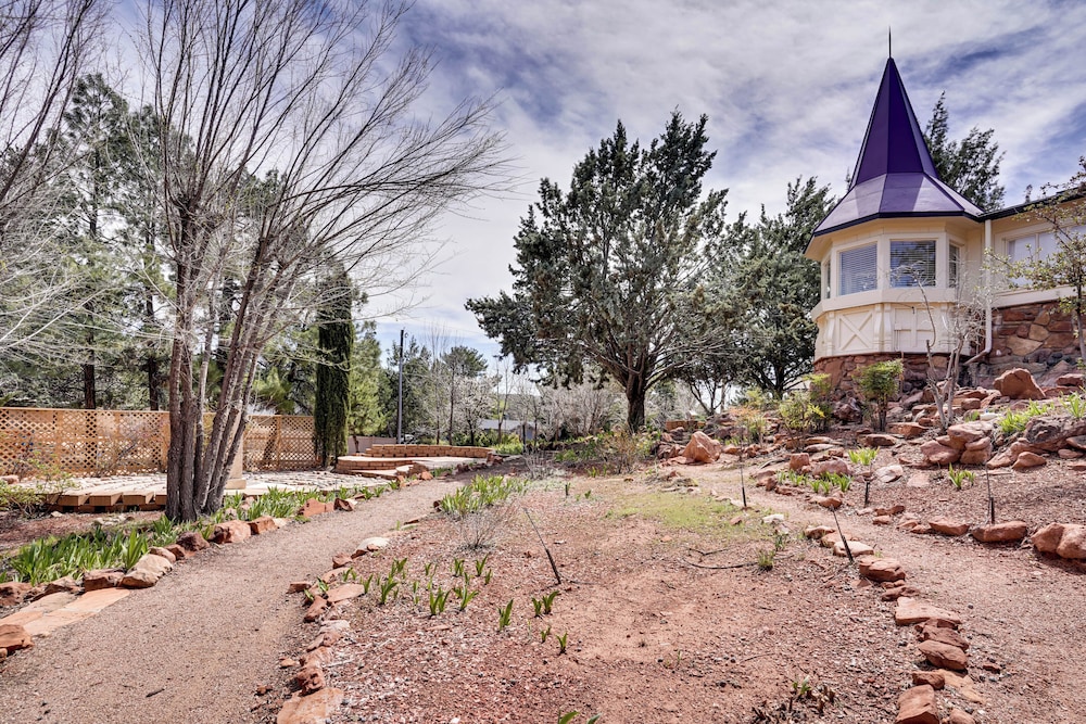 Meditation Garden & Patio: Serene Sedona Gem - Sedona, AZ
