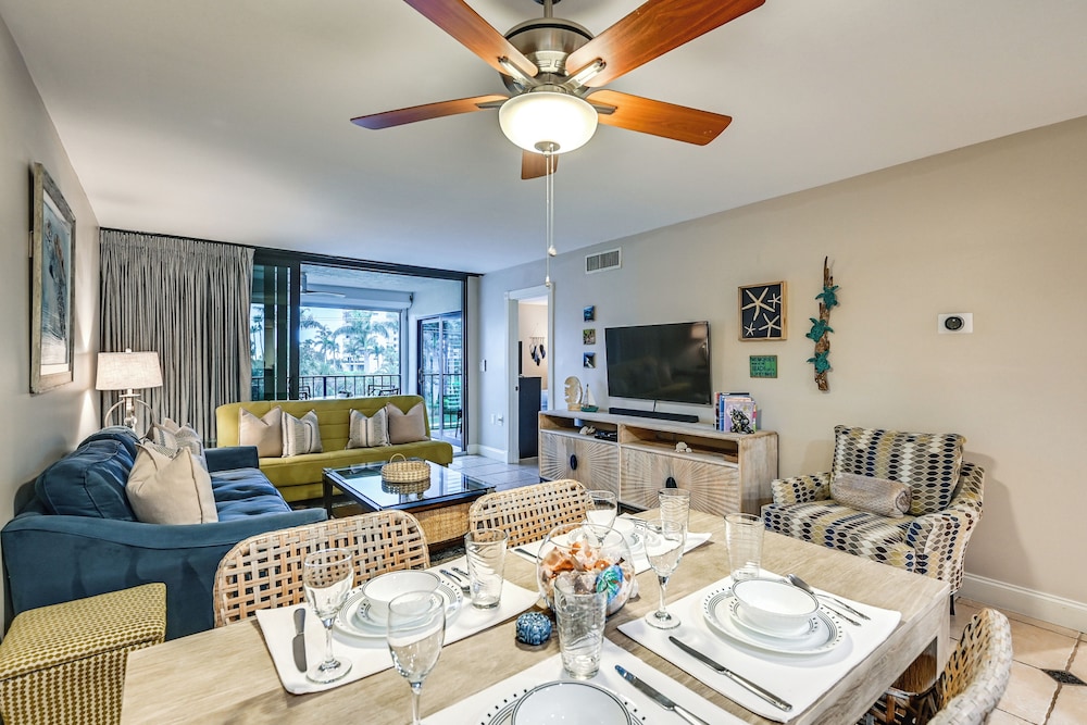 Beachy Marco Island Condo With Resort Amenities! - Marco Island, FL