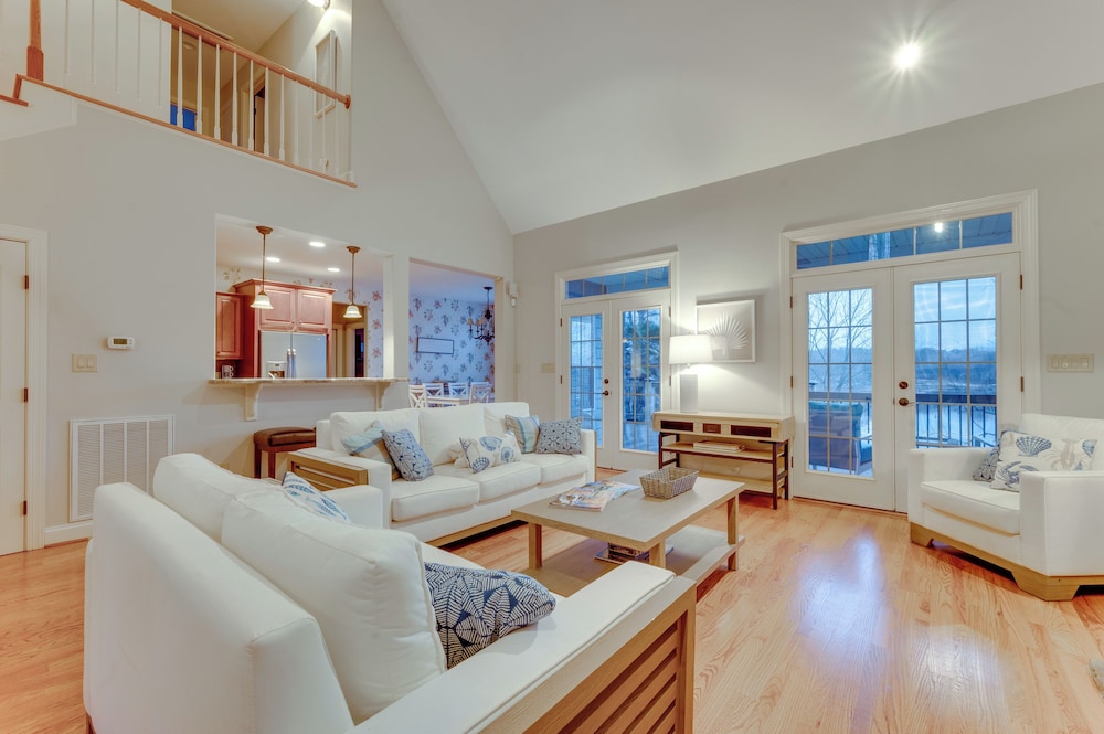 滨水谢里尔斯福德之家配有泳池和船坞 - 丹佛