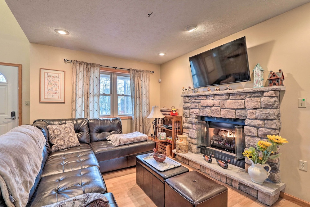 Walk To Pool & Lake: Albrightsville Vacation Home! - Lehighton, PA