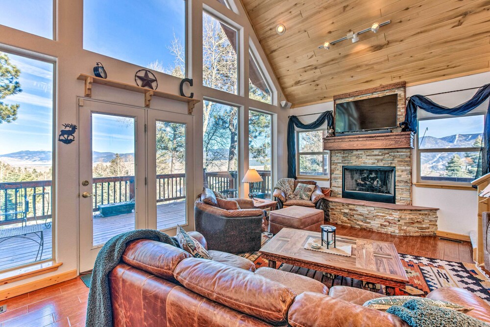 Stunning Angel Fire Home W/ Views: 3 Mi To Slopes - Angel Fire, NM