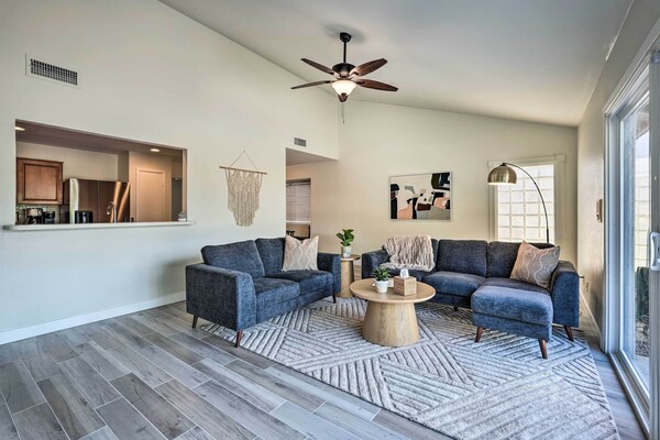 Private Pool, Gas Grill: Chic Glendale Home! - Glendale, AZ