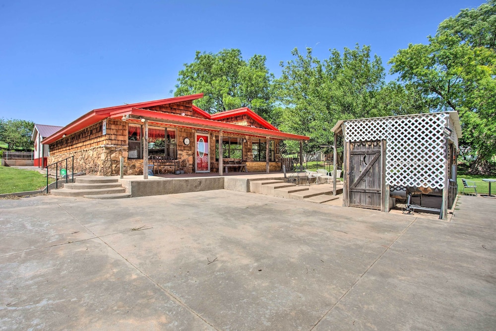 Rustic Home W/ Patio, 1 Mi To Sunset Beach! - Foss Reservoir, OK