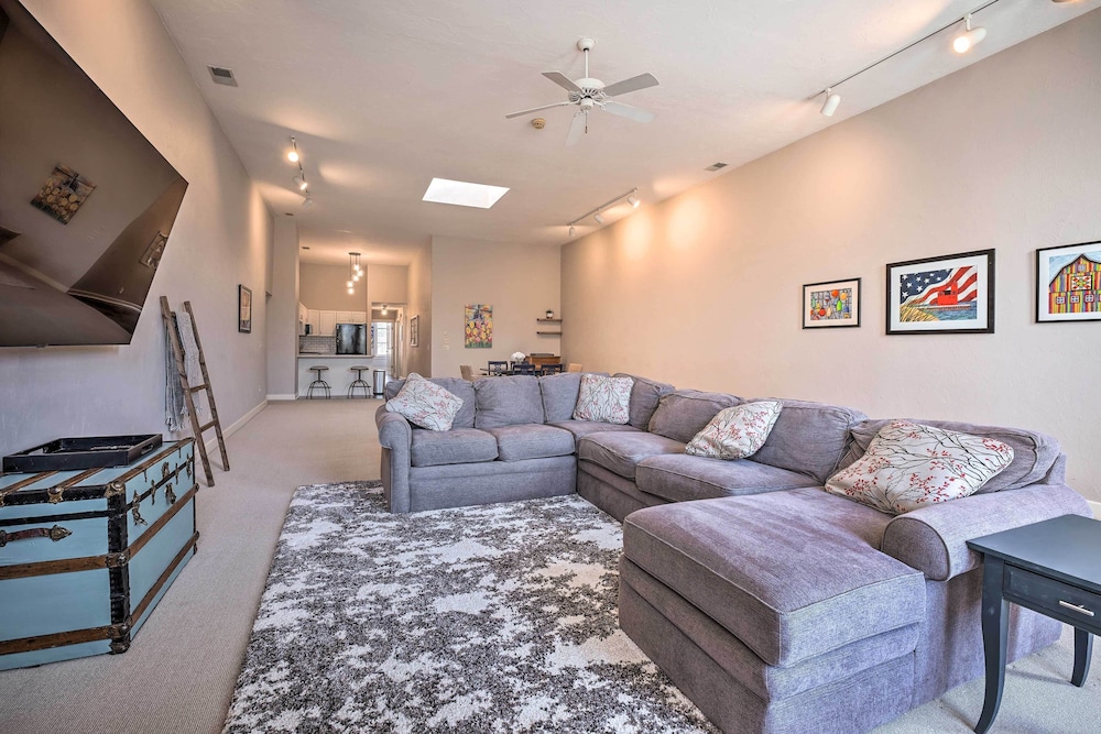 Charming Dtwn Holland Escape: Above Crust 54! - Holland, MI