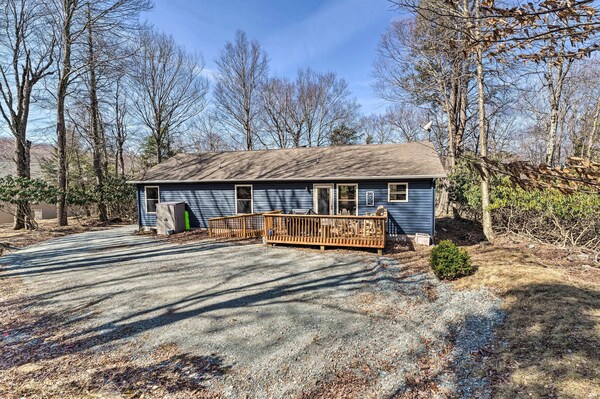 2 Mi To Beech Mtn: Family Retreat W/ Fire Pit - Beech Mountain, NC