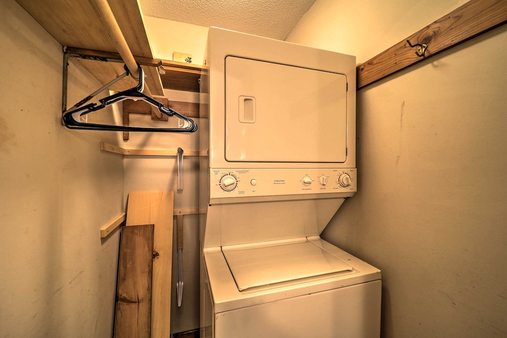 < 1/2 Mi To Sugar Mountain Resort: Cozy Condo! - Sugar Mountain, NC