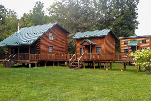 Scenic Log Cabin With Fire Pit & Stocked Creek! - Titusville