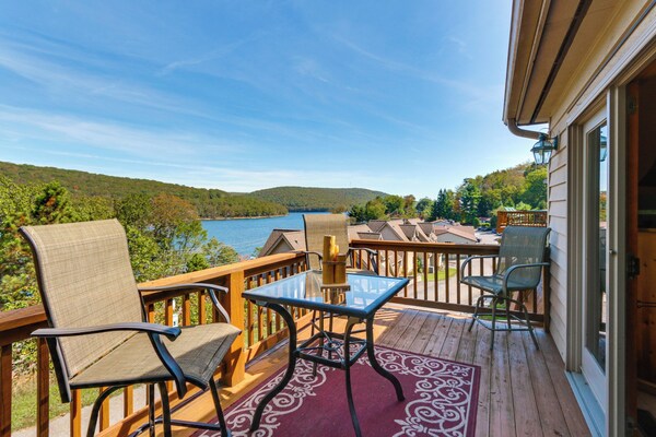 Deep Creek Lake Townhome W/ Deck & Water Views - Oakland, MD