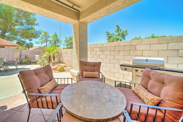 Bright Chandler Home W/ Hot Tub: Golf, Hike & Shop - Chandler, AZ