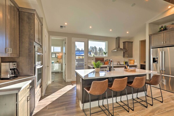 Flagstaff Home W/ Patios + Mount Humphries Views! - Flagstaff