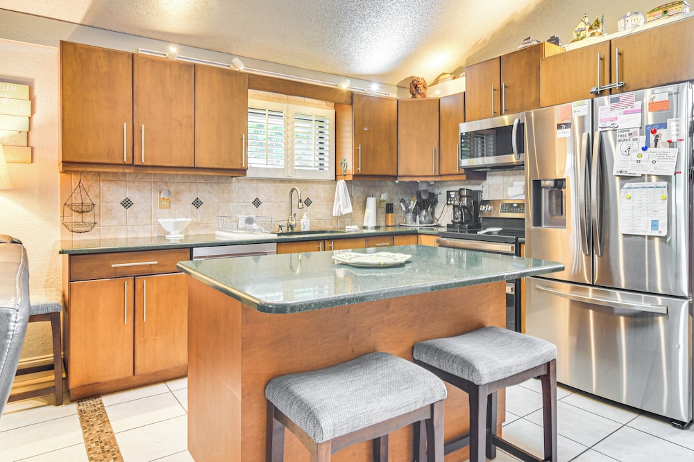 Sunny Seminole Home W/ Pool, 4 Miles To Beach - Indian Shores, FL