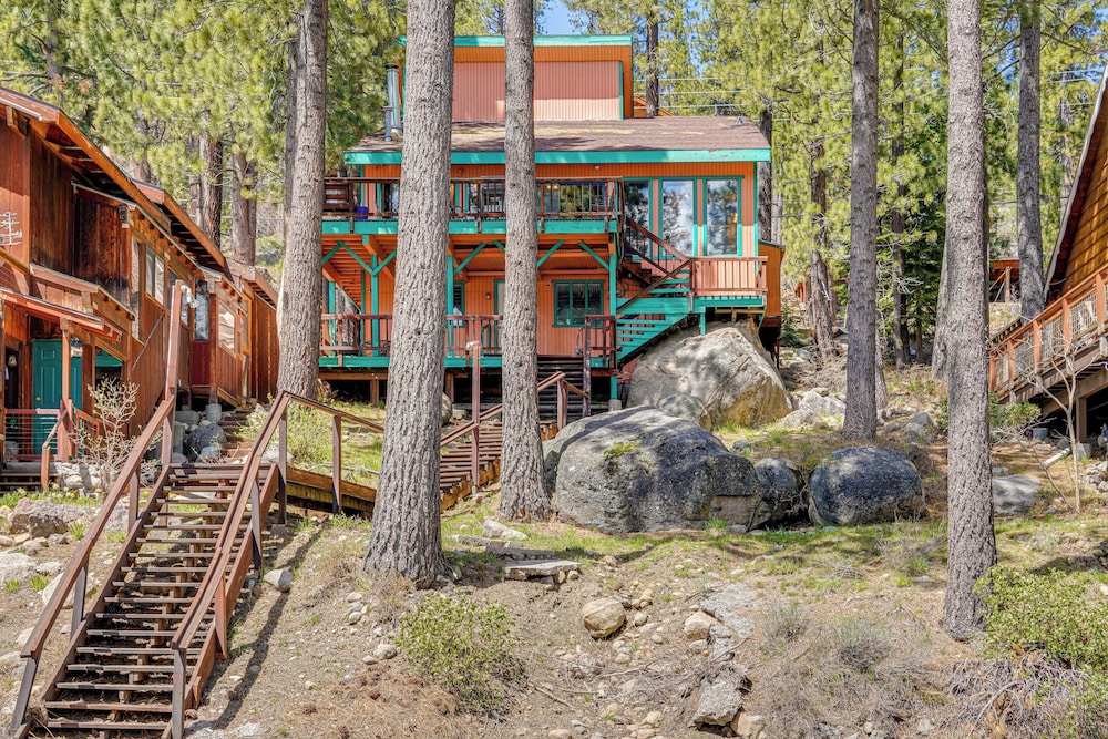 Waterfront Truckee Cabin On Donner Lake! - Lake Tahoe