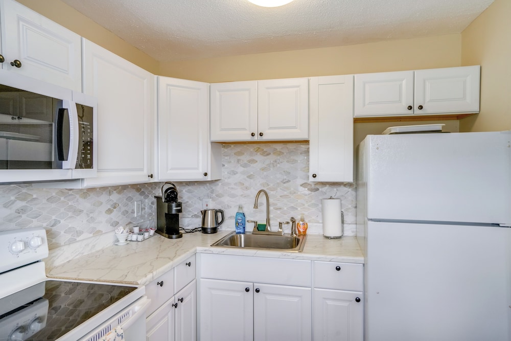 Peaceful Catskills Condo W/ Deck + Mountain View! - Windham, NY